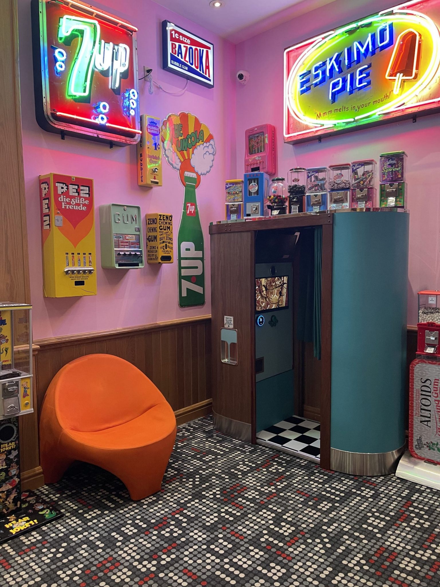 A historical stay at the Retro Suites in Chatham Ontario – The Pink ...